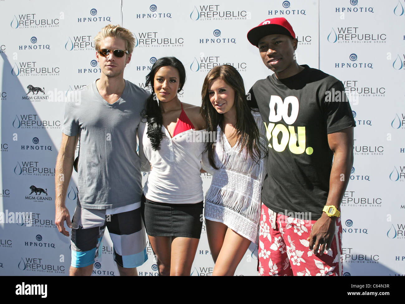 Matt Barr, Heather Hemmens, Ashley Tisdale, Robbie Jones in attendance ...
