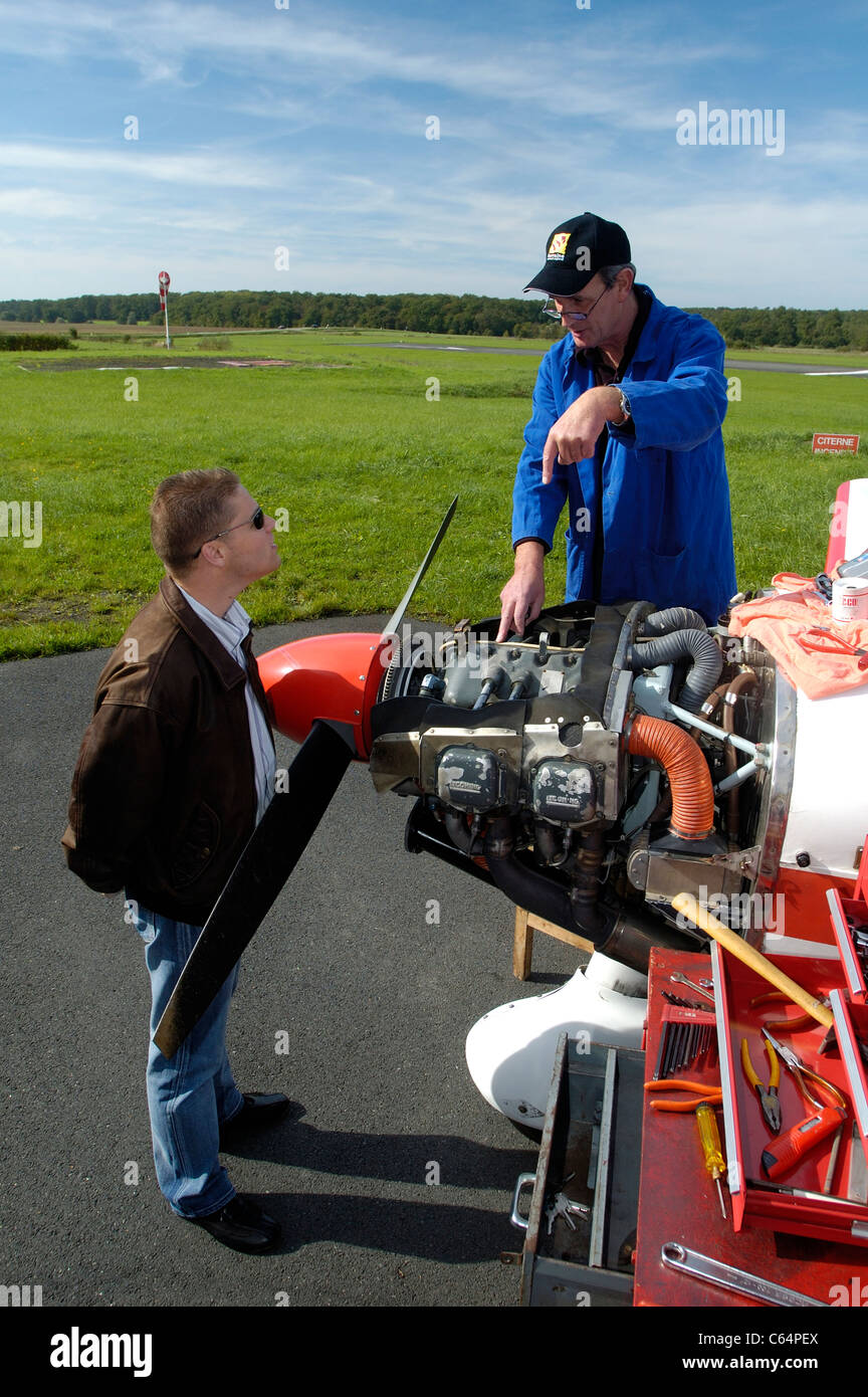 Small plane's mechanic talking with private pilot Stock Photo - Alamy