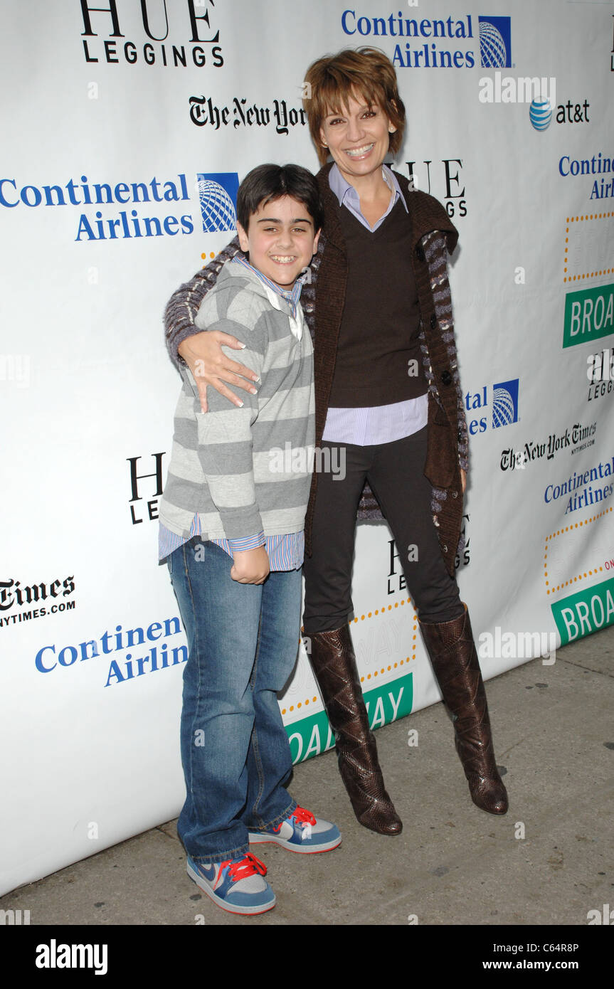 Matthew Gumley and Beth Leavel from the upcoming play 'Elf' in ...