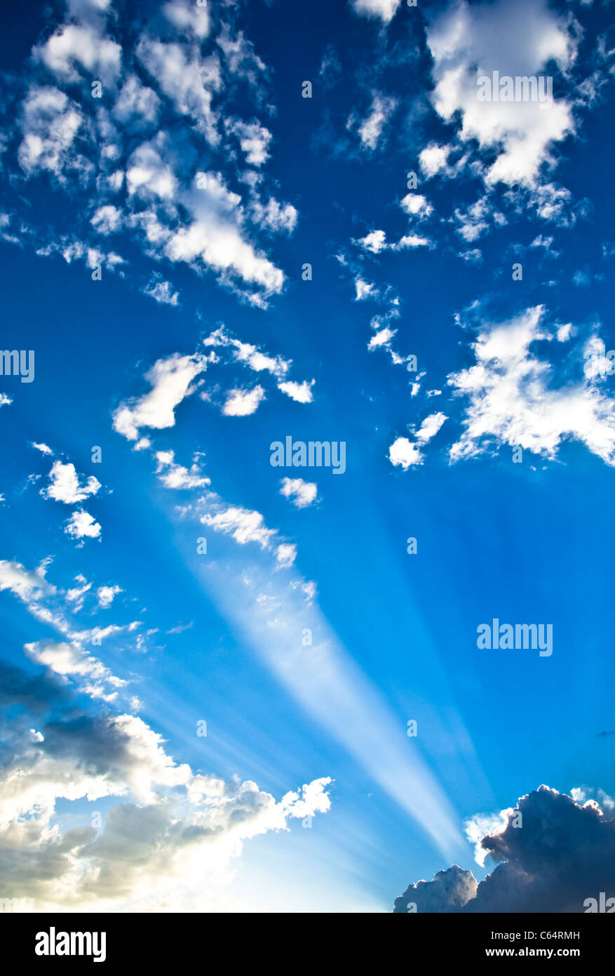 God rays hi-res stock photography and images - Alamy