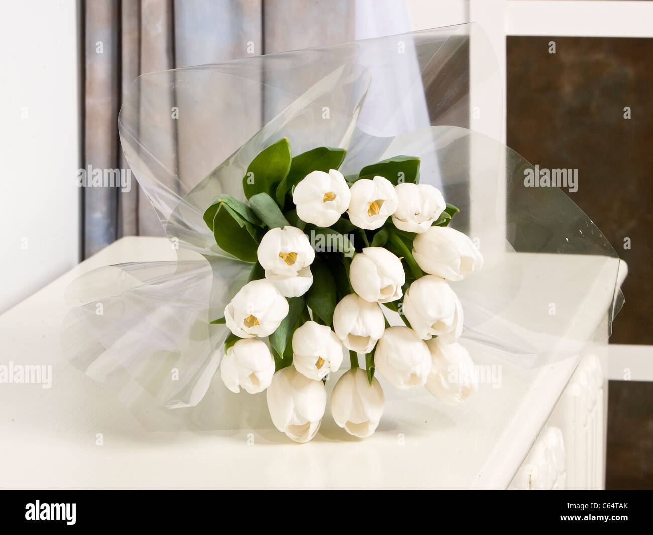 A bunch of white tulips Stock Photo - Alamy