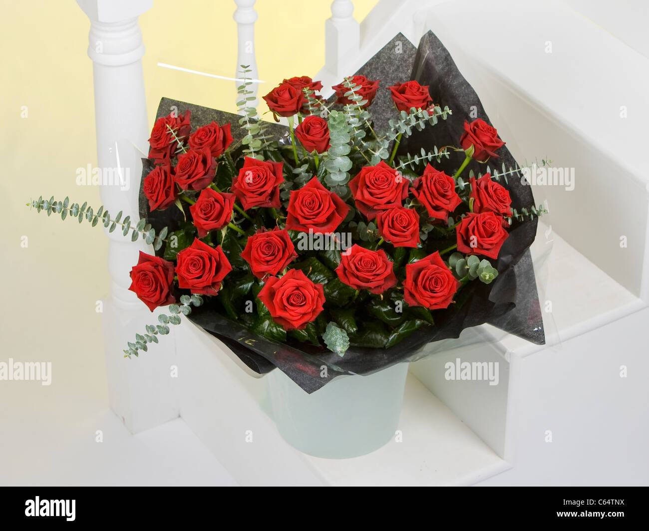 Spray red roses hi-res stock photography and images - Alamy