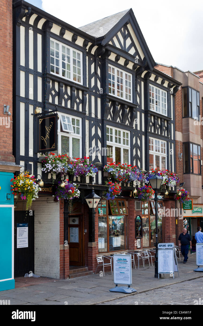 Pavement bar hi-res stock photography and images - Alamy