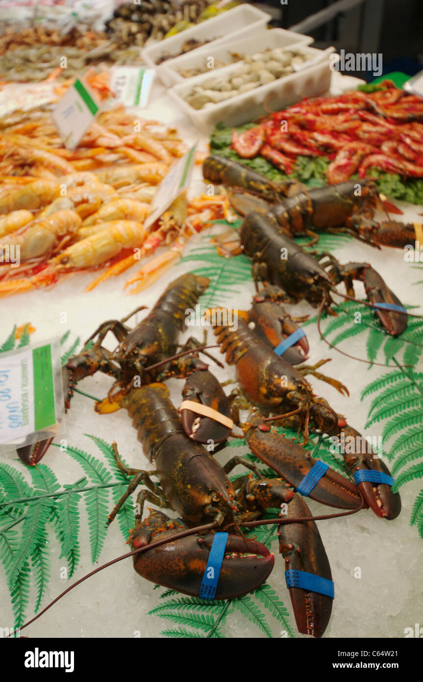 Shellfish stall at Mercat de la Boqueria Stock Photo - Alamy