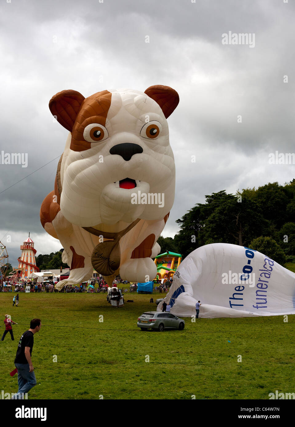 churchill insurance dog balloon at the bristol balloon fiesta Stock ...