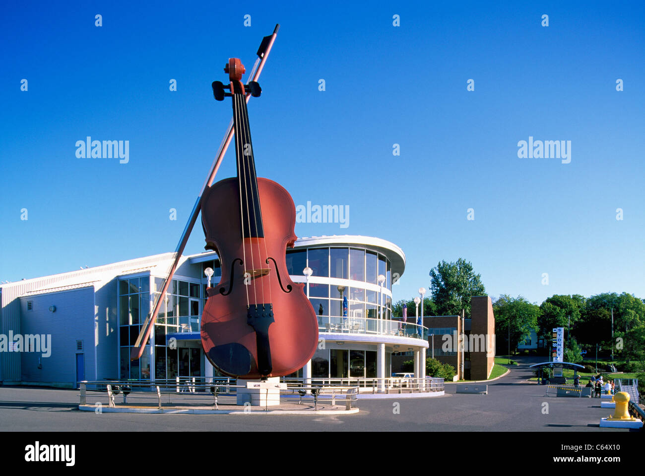 World largest violin hi-res stock photography and images - Alamy