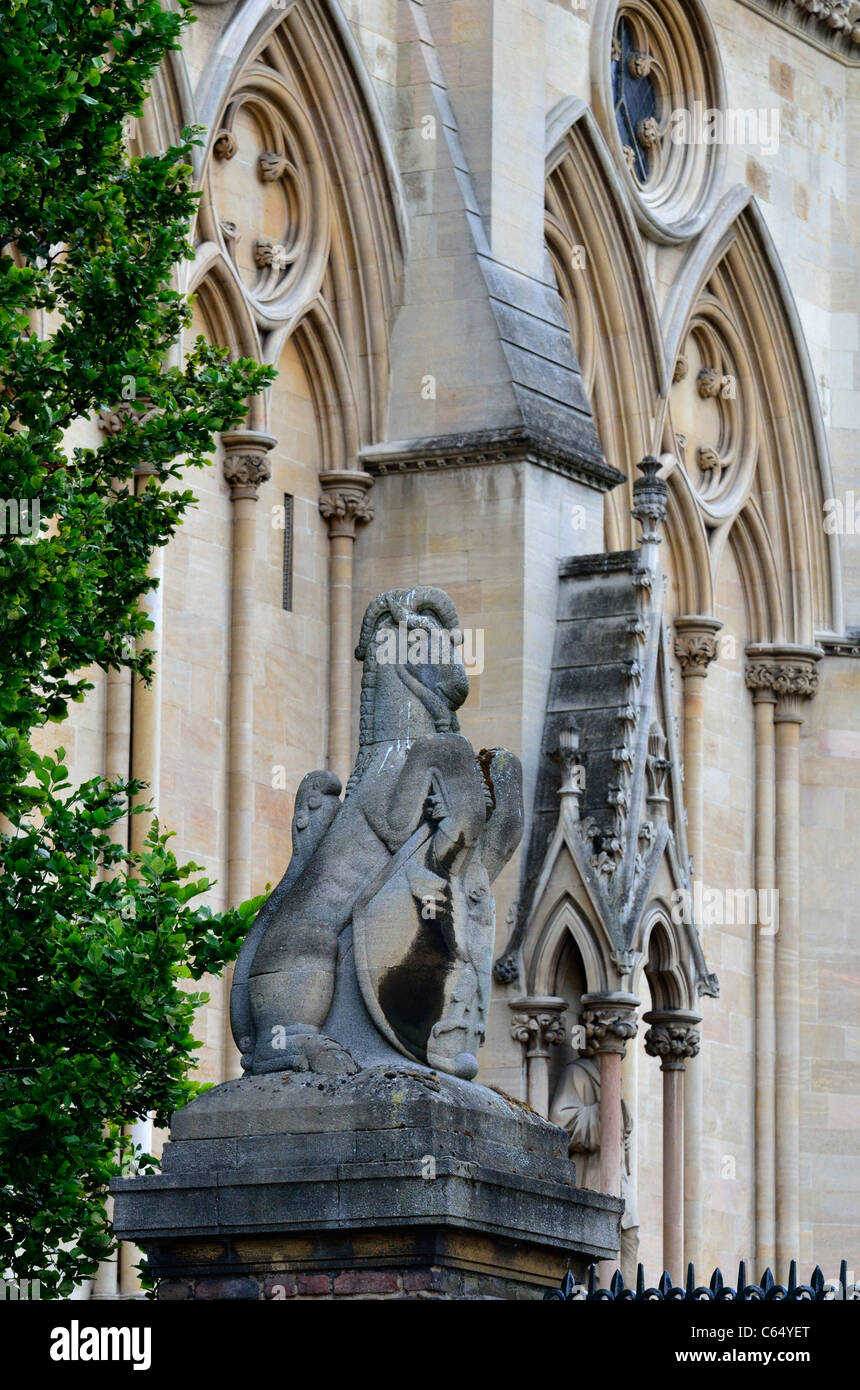 Yale statue hi-res stock photography and images - Alamy