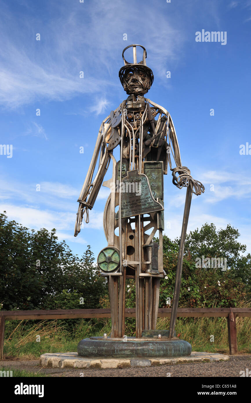Henry pease statue saltburn hi-res stock photography and images - Alamy
