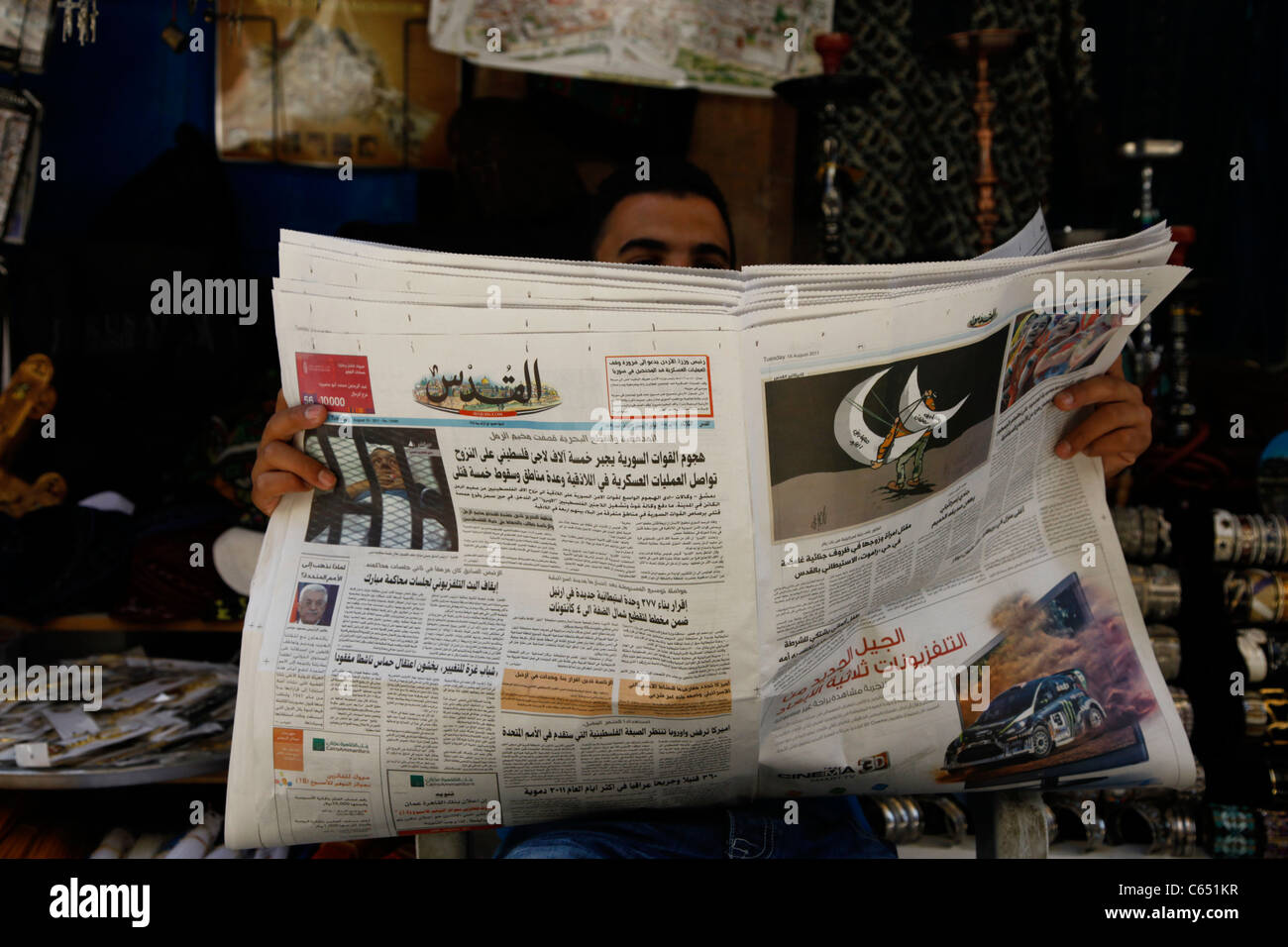 Muslim man reading newspaper east hi-res stock photography and images ...