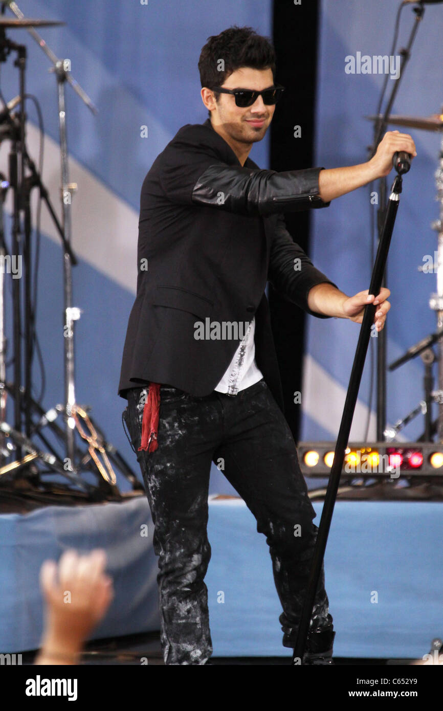 Joe Jonas, (The Jonas Brothers) on stage for Good Morning America GMA ...