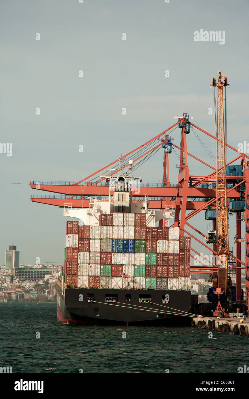 Istanbul port bulk carrier hi-res stock photography and images - Alamy