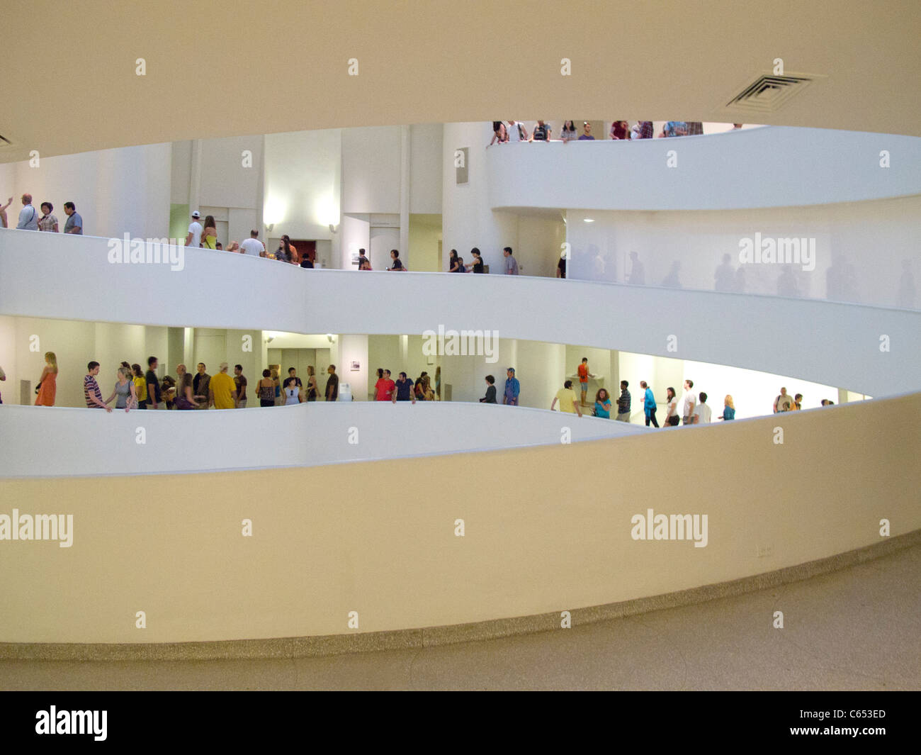 Guggenheim new york ramp hi-res stock photography and images - Alamy