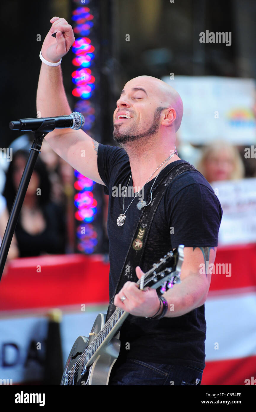 Nbc today show concert with daughtry hi-res stock photography and ...
