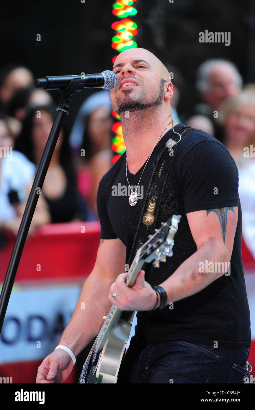 Nbc today show concert with daughtry hi-res stock photography and ...