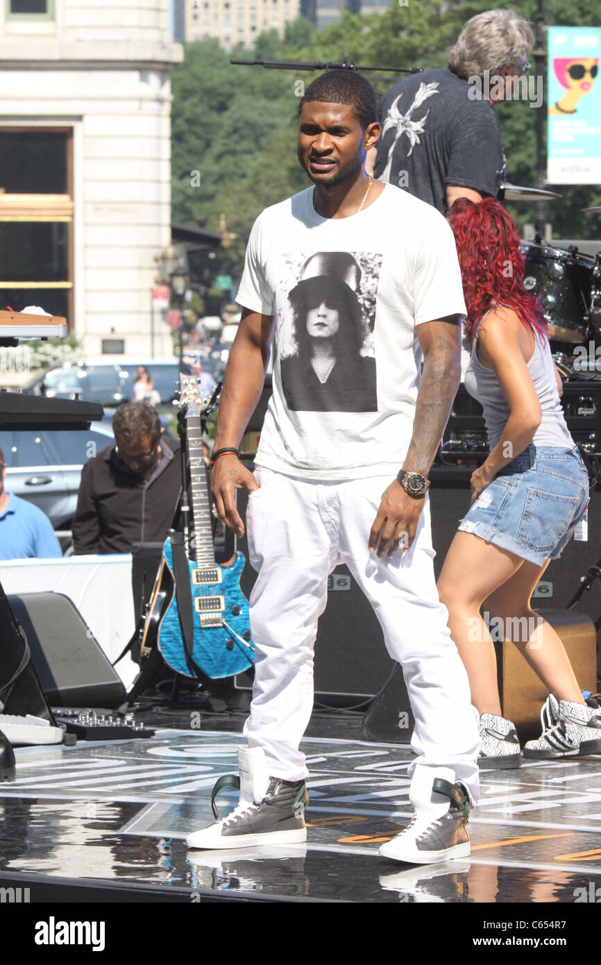 Usher on stage for CBS The Early Show Concert with USHER, CBS Early ...