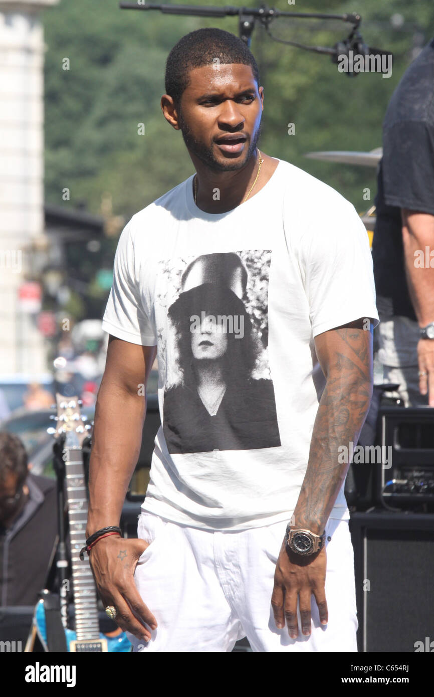 Usher on stage for CBS The Early Show Concert with USHER, CBS Early ...