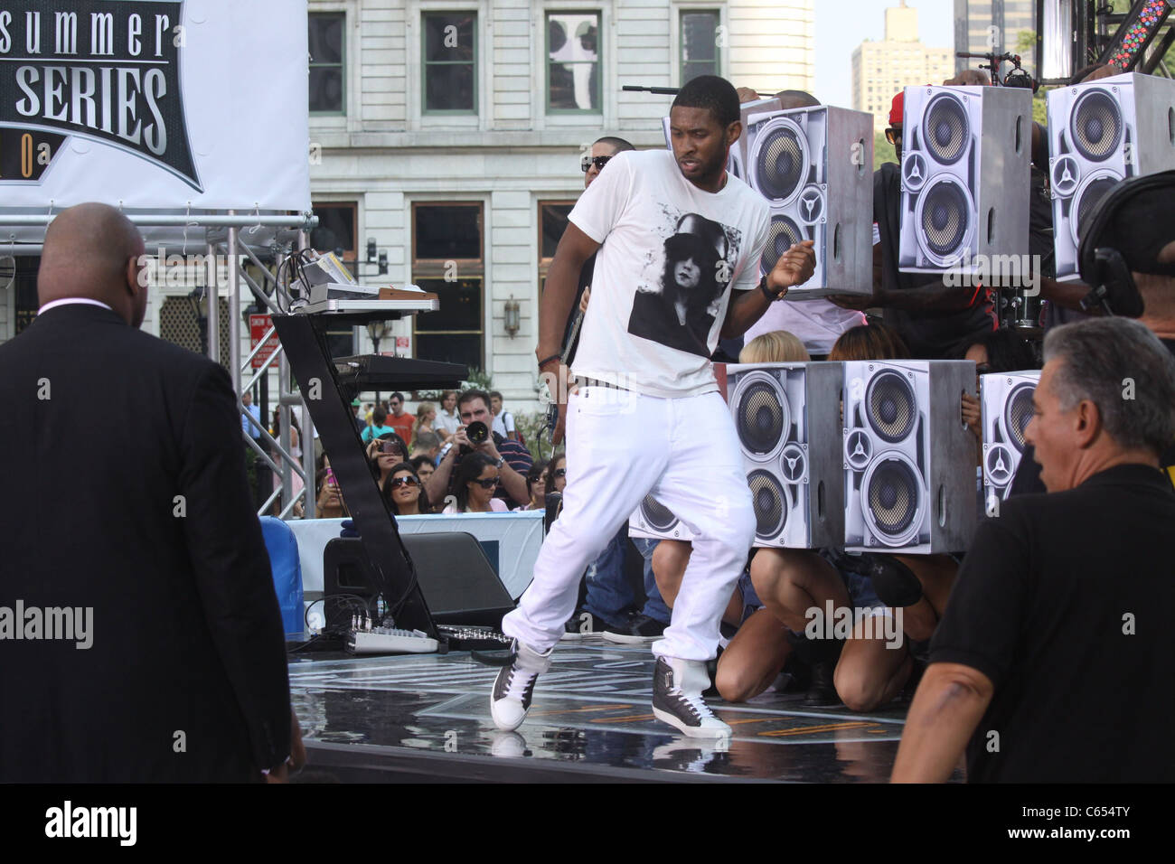 Usher on stage for CBS The Early Show Concert with USHER, CBS Early ...