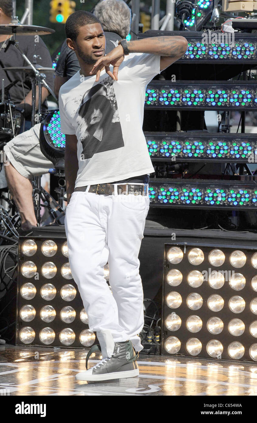 Usher on stage for CBS The Early Show Concert with USHER, Rumsey ...