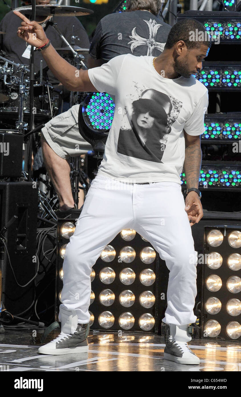 Usher on stage for CBS The Early Show Concert with USHER, Rumsey ...