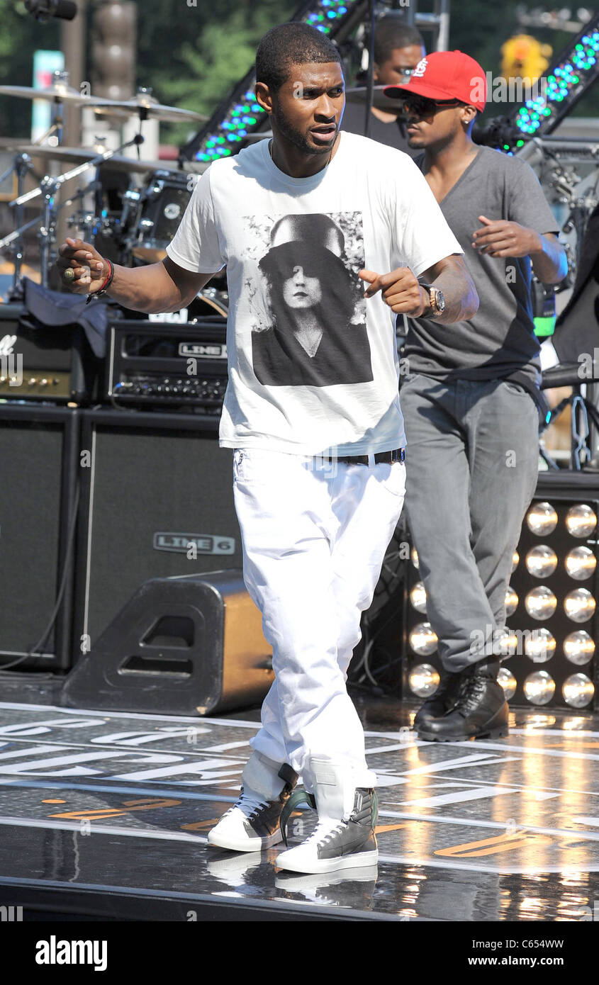 Usher on stage for CBS The Early Show Concert with USHER, Rumsey ...