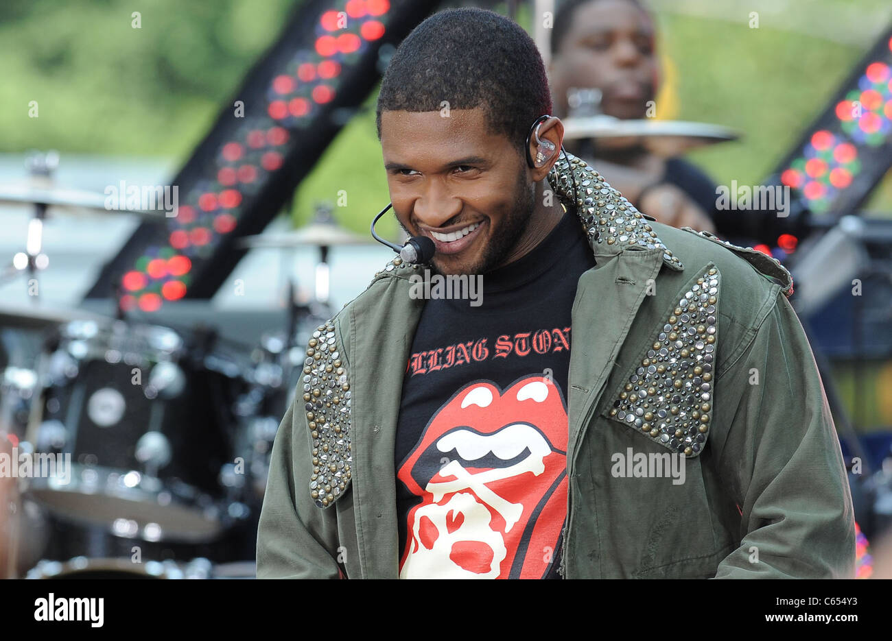 Usher on stage for CBS The Early Show Concert with USHER, Rumsey ...