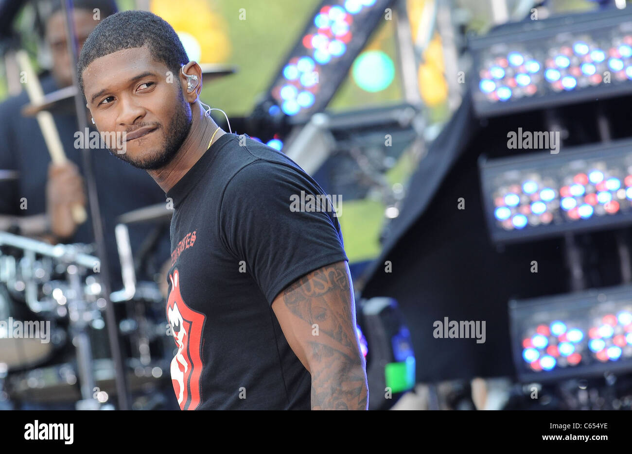 Usher on stage for CBS The Early Show Concert with USHER, Rumsey ...