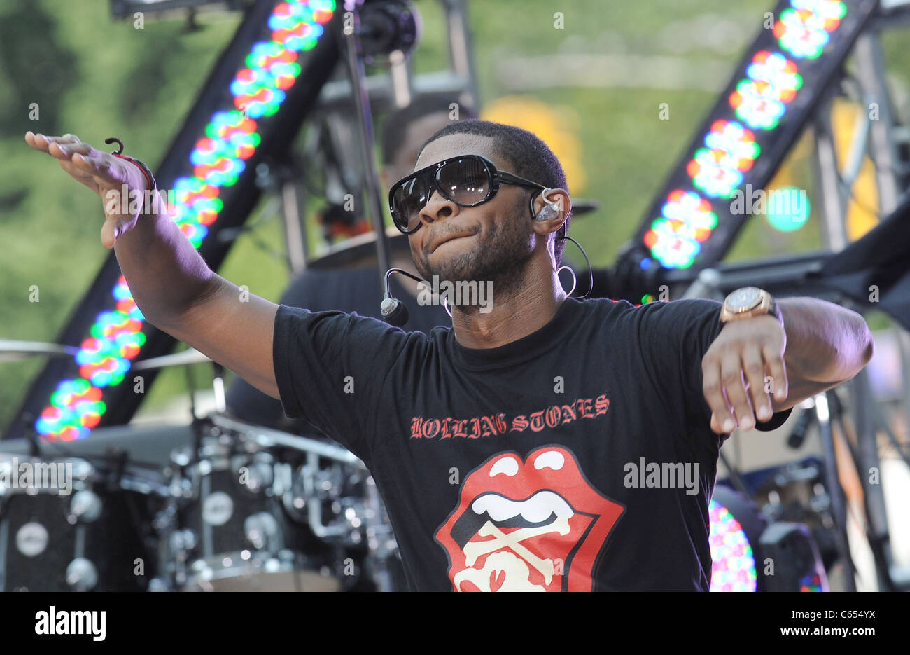 Usher on stage for CBS The Early Show Concert with USHER, Rumsey ...