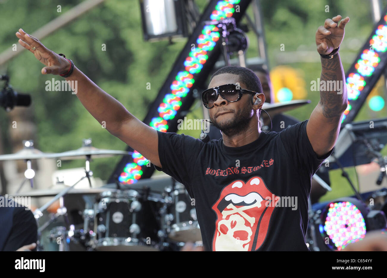Usher on stage for CBS The Early Show Concert with USHER, Rumsey ...