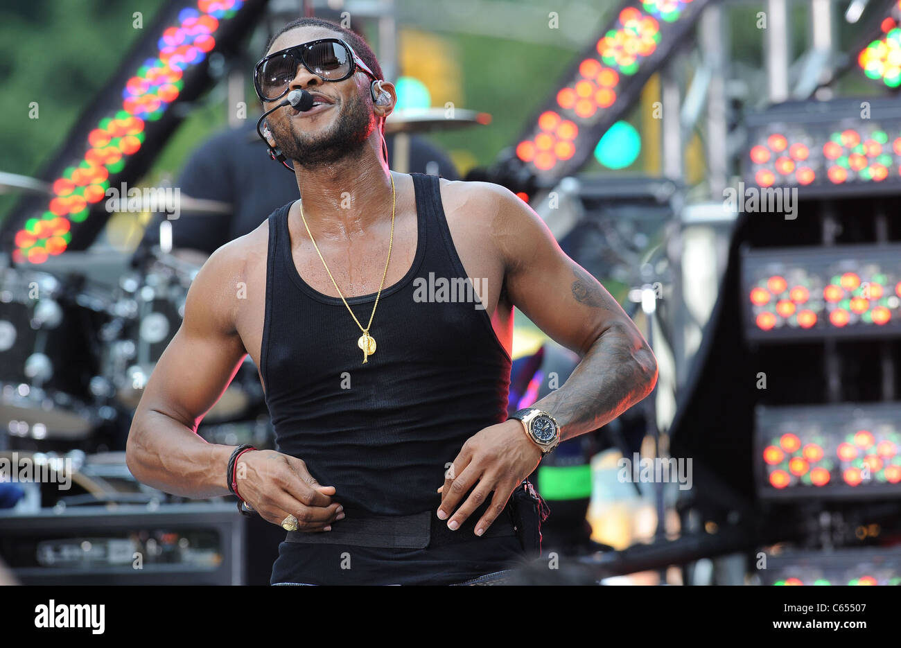Usher on stage for CBS The Early Show Concert with USHER, Rumsey ...