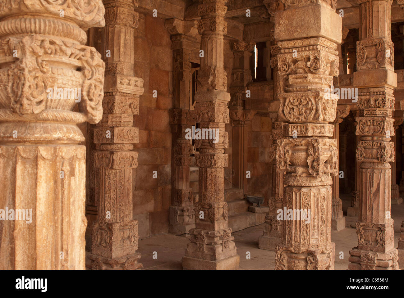 Qutb Minar complex, Mehrauli Archaeological Park, Delhi, India Stock ...