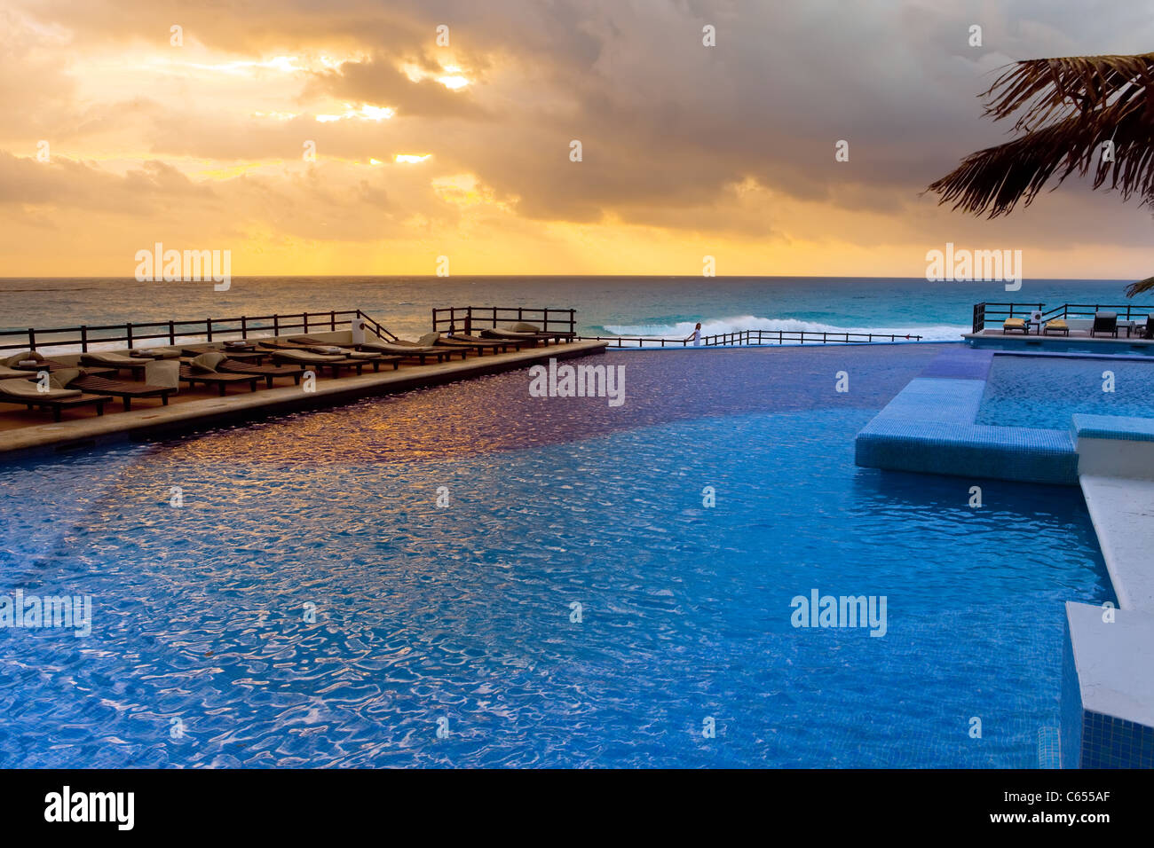Swimming pool by ocean hi-res stock photography and images - Alamy