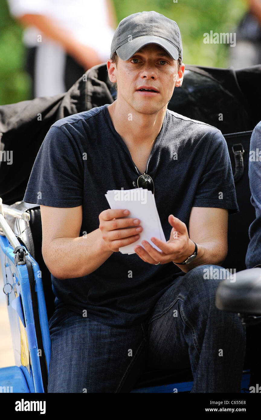 Director Will Gluck on the set of 'Friends With Benefits' in Central ...