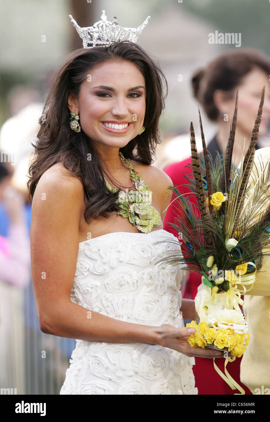 The miss america dsw show us your shoes parade hi-res stock photography ...