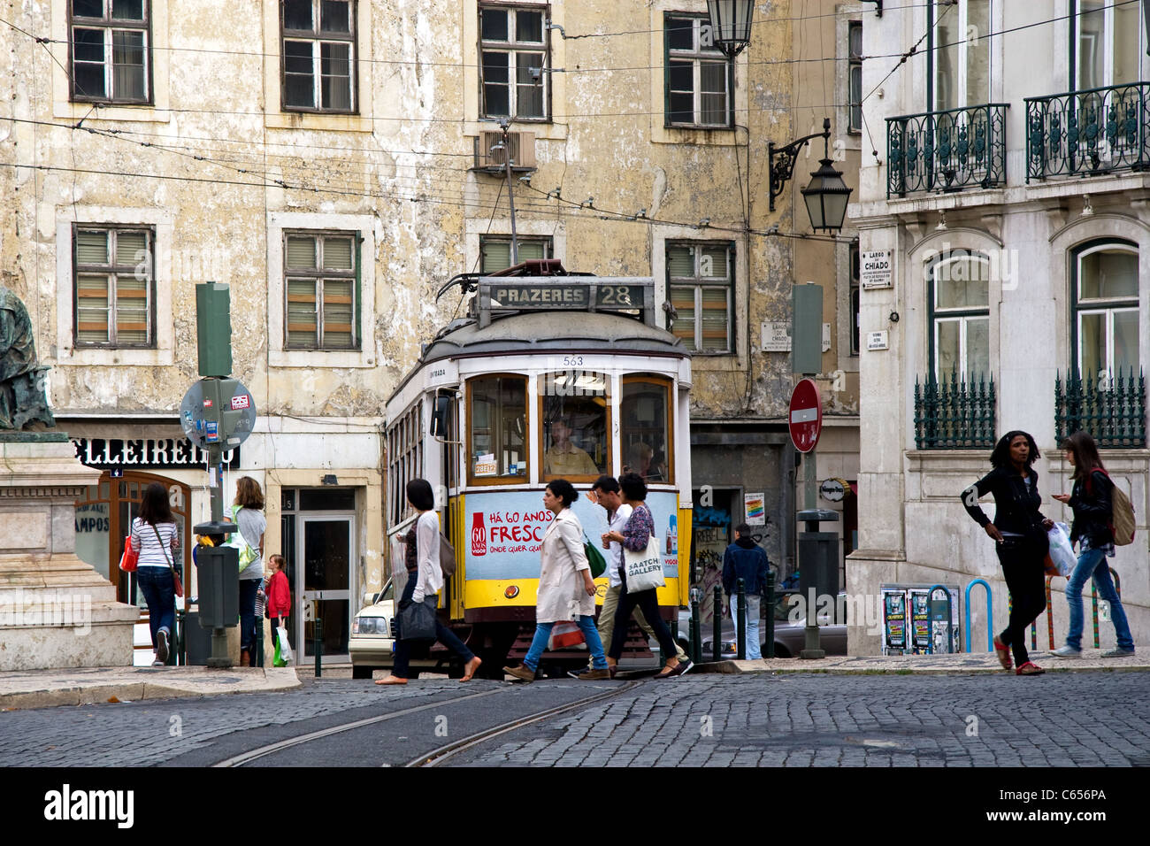 Largo do chiado hi-res stock photography and images - Alamy