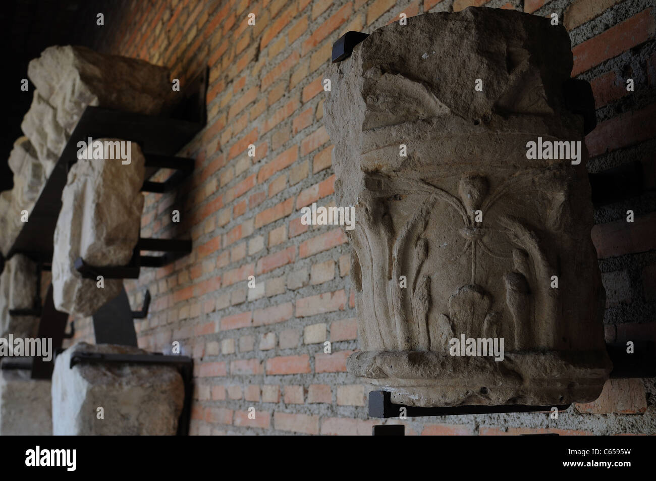 Ancient columns renaissance bas hi-res stock photography and images - Alamy