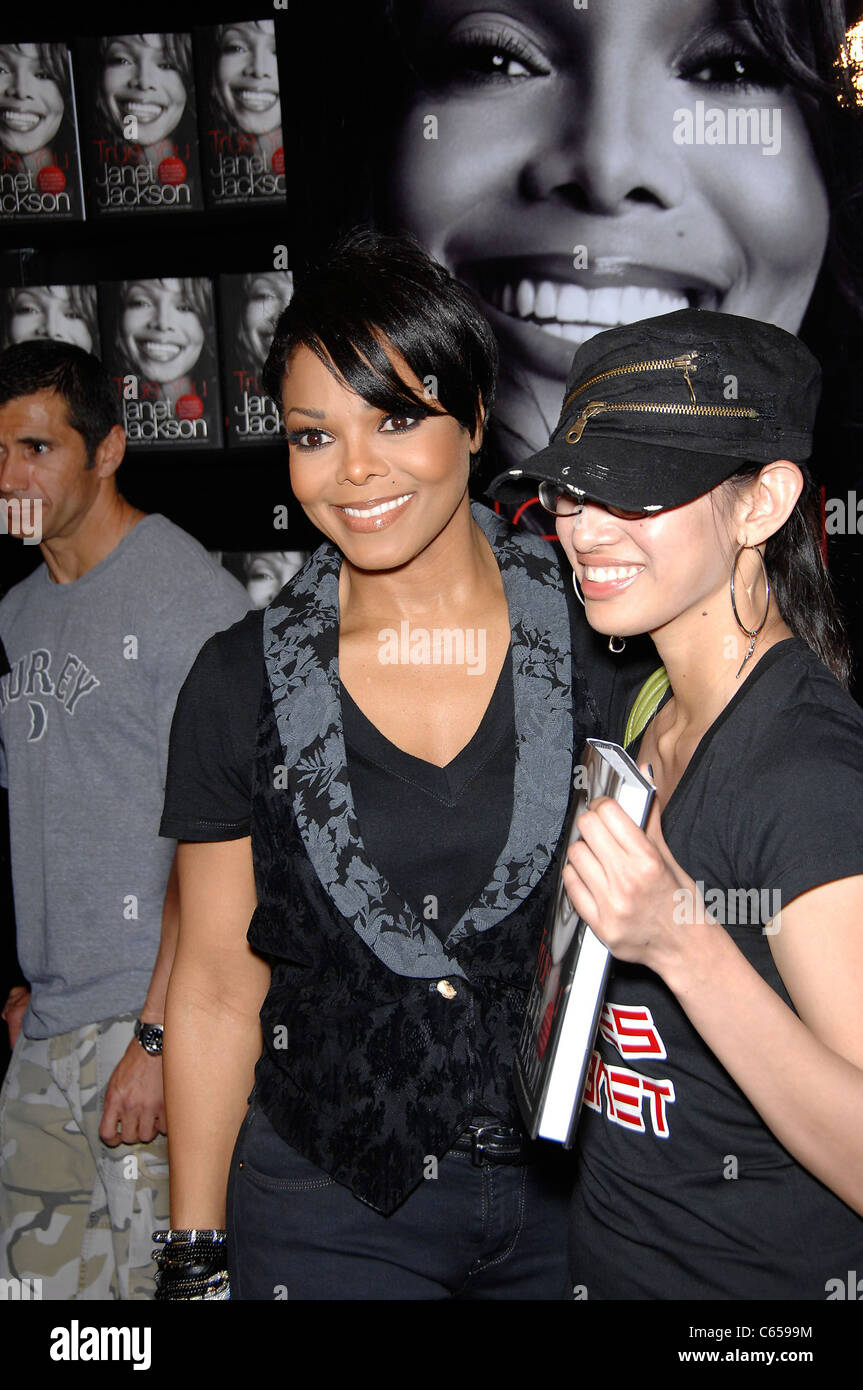 Janet Jackson at in-store appearance for Janet Jackson Book Signing for ...