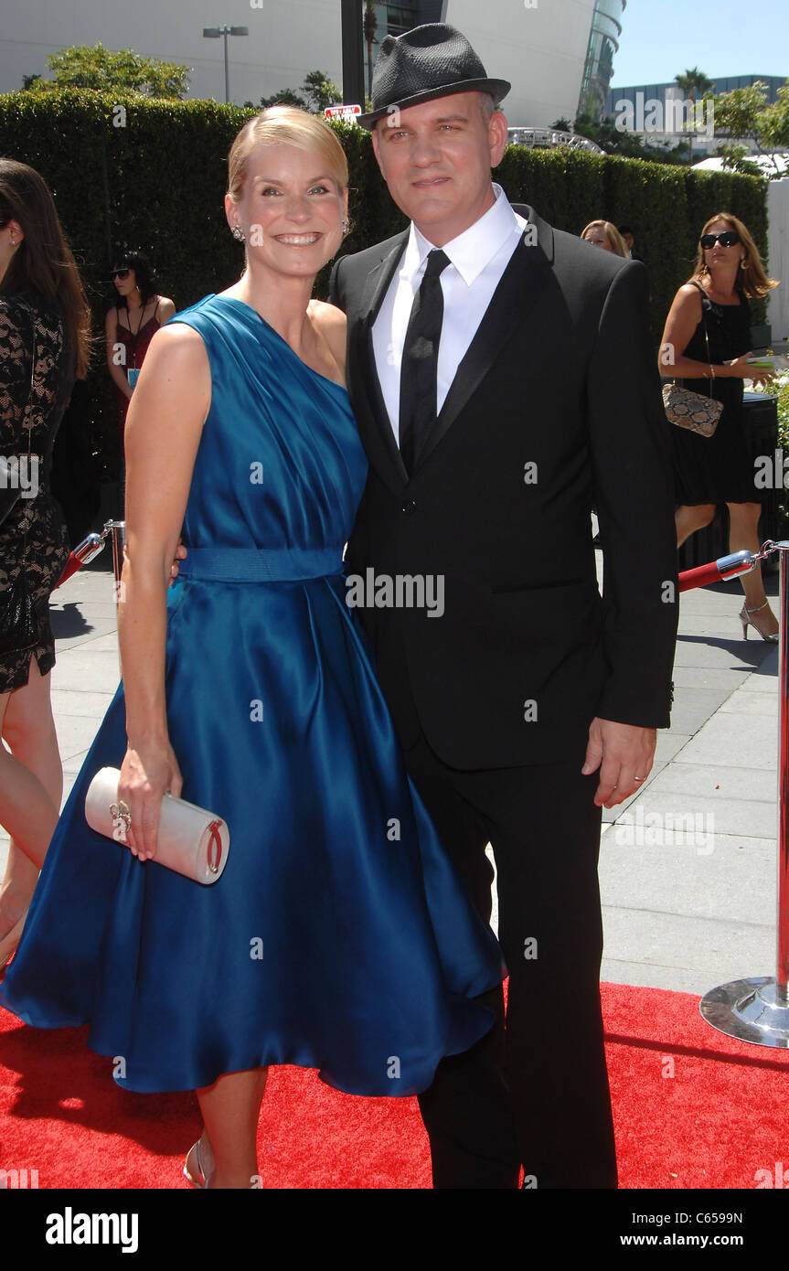 Lisa O'Malley, Mike O'Malley at arrivals for 2010 Creative Arts Emmy ...