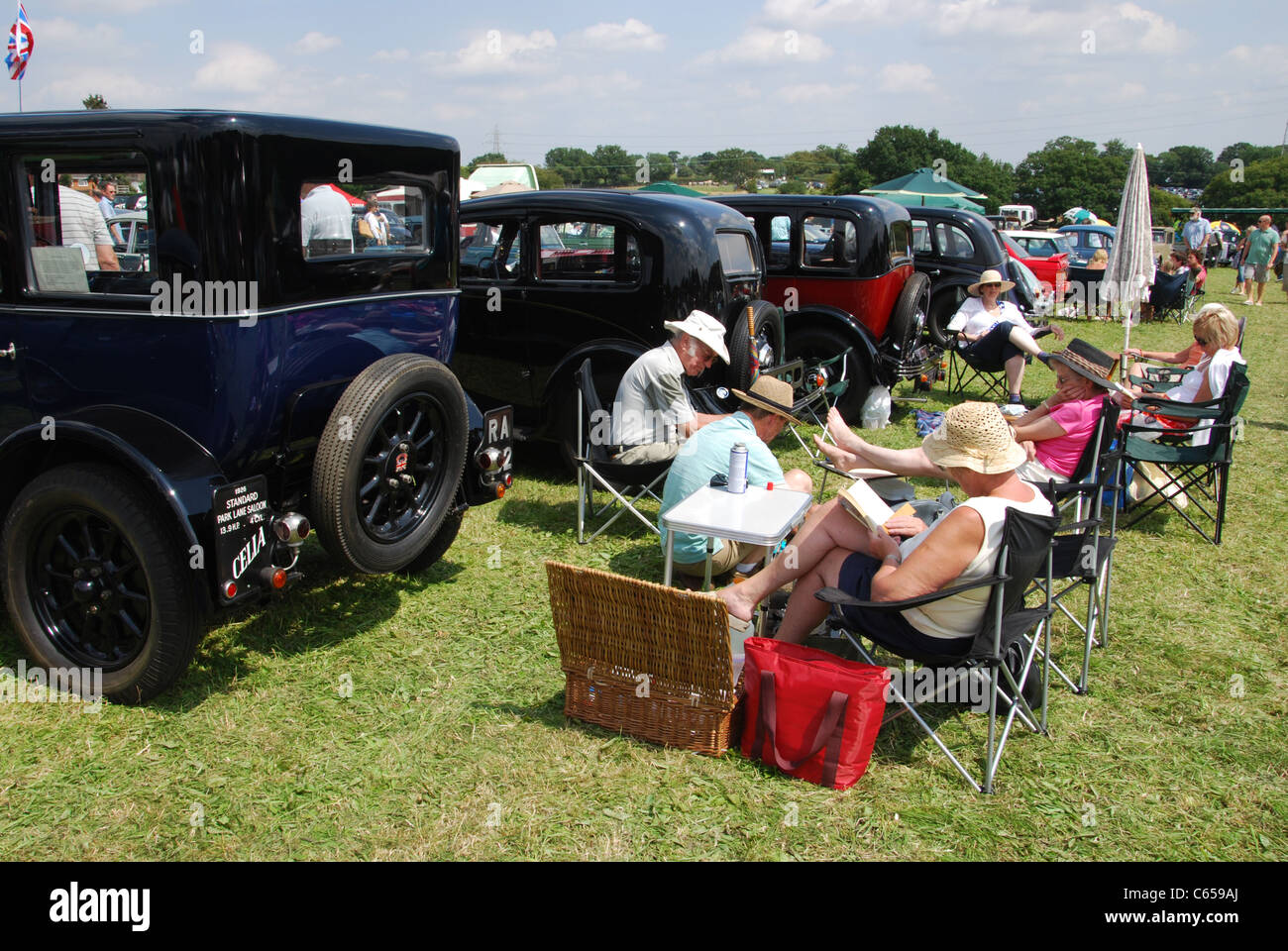 Belonging 40s hi-res stock photography and images - Alamy