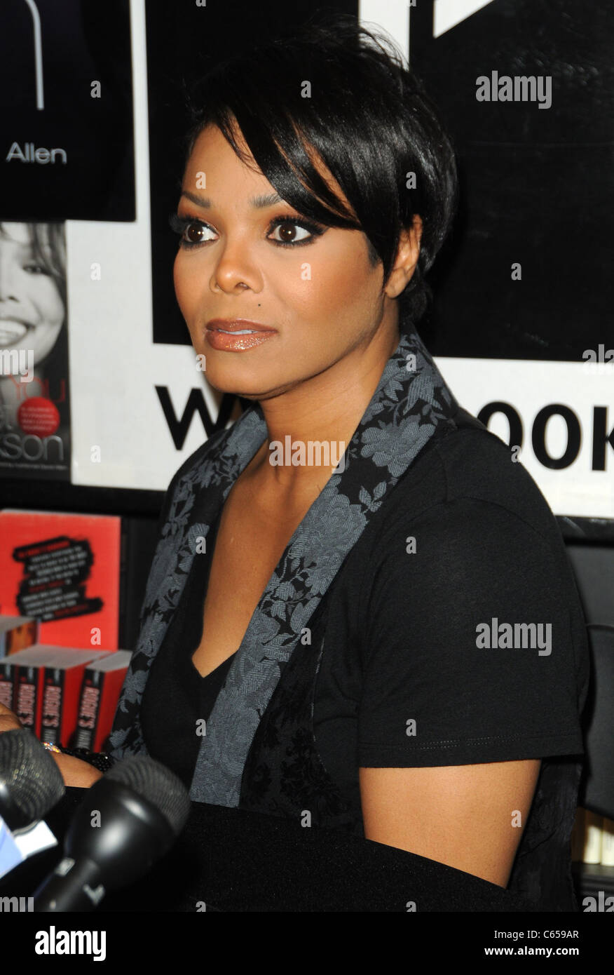 Janet Jackson at in-store appearance for Janet Jackson Book Signing for ...