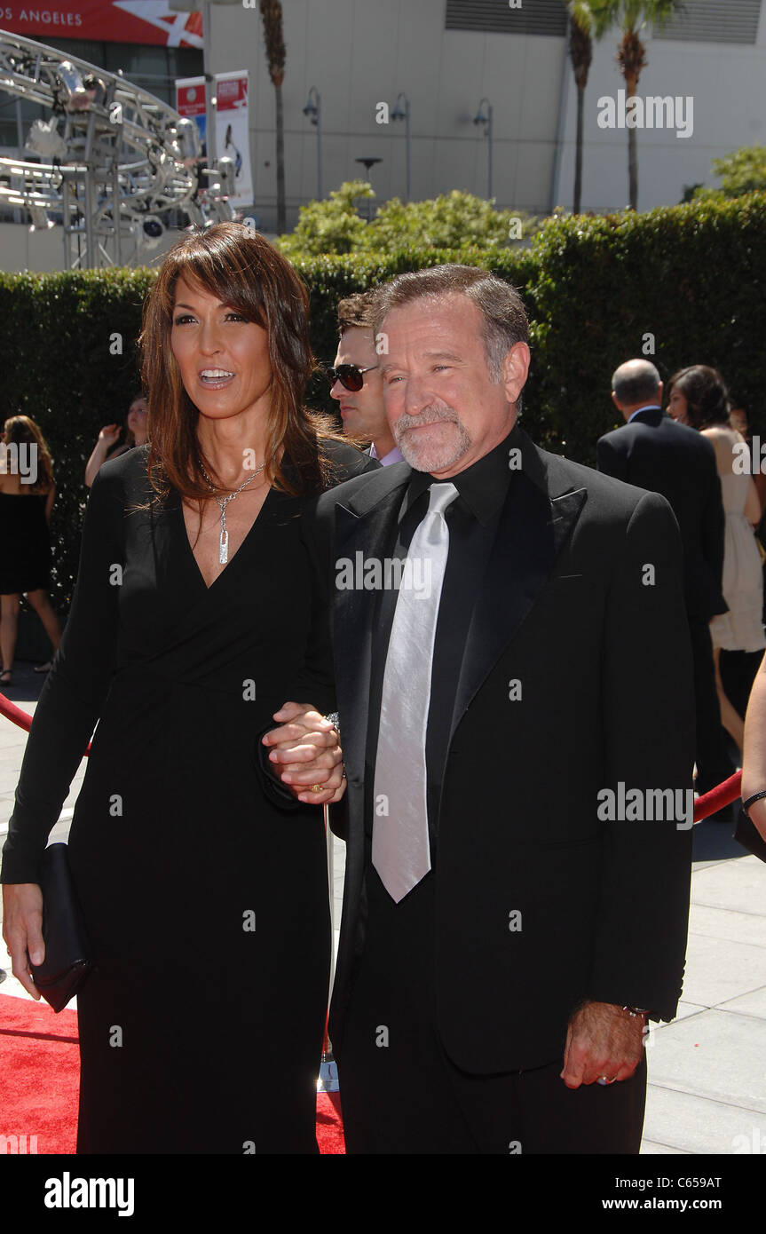 Susan Schneider, Robin Williams at arrivals for 2010 Creative Arts Emmy ...