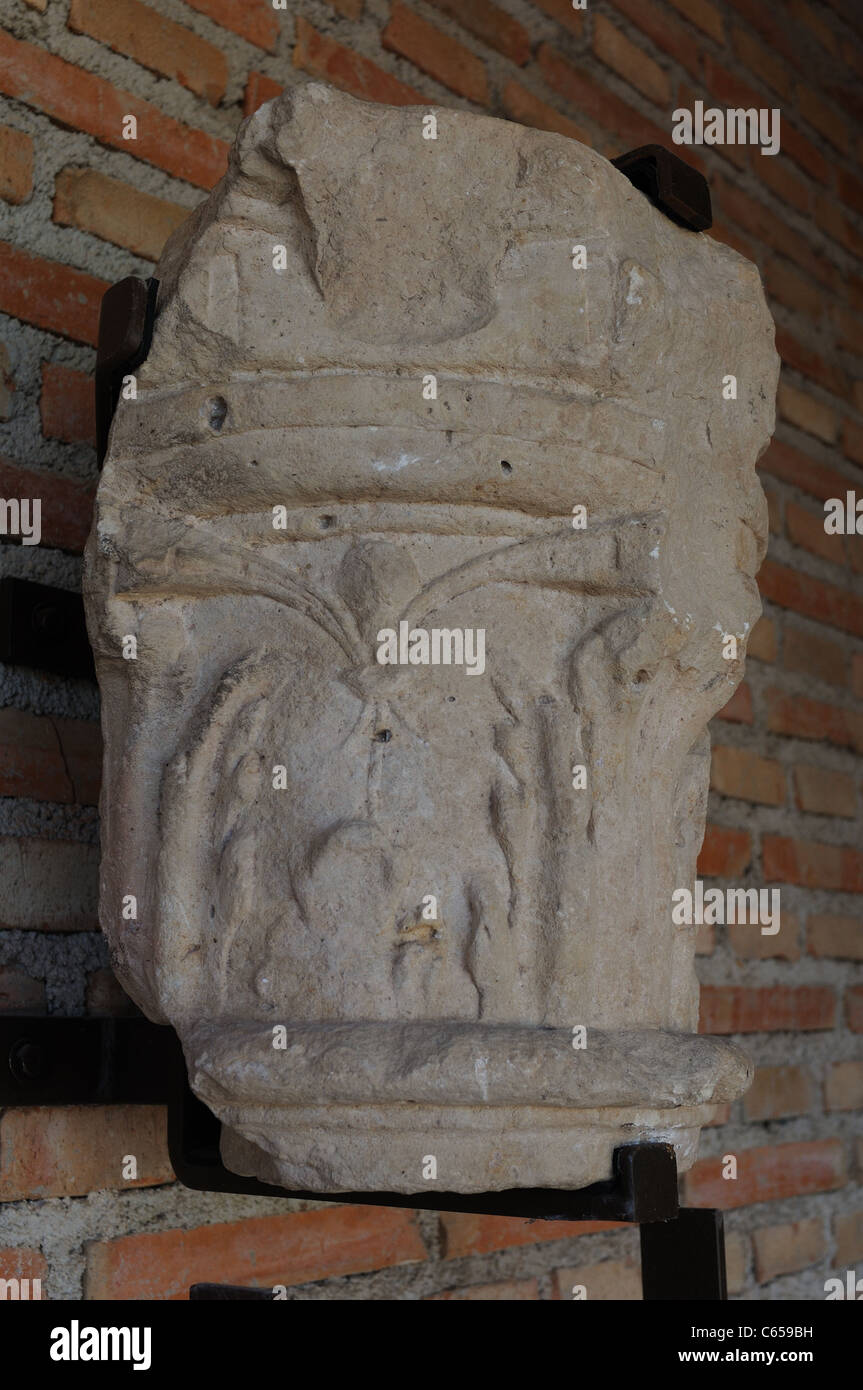 Corinthian chapiter . Renaissance ( Plateresque ) belonging to the ...