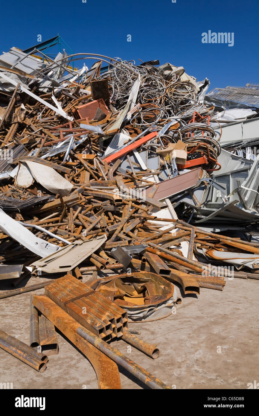 Mixed metal scrap hi-res stock photography and images - Alamy
