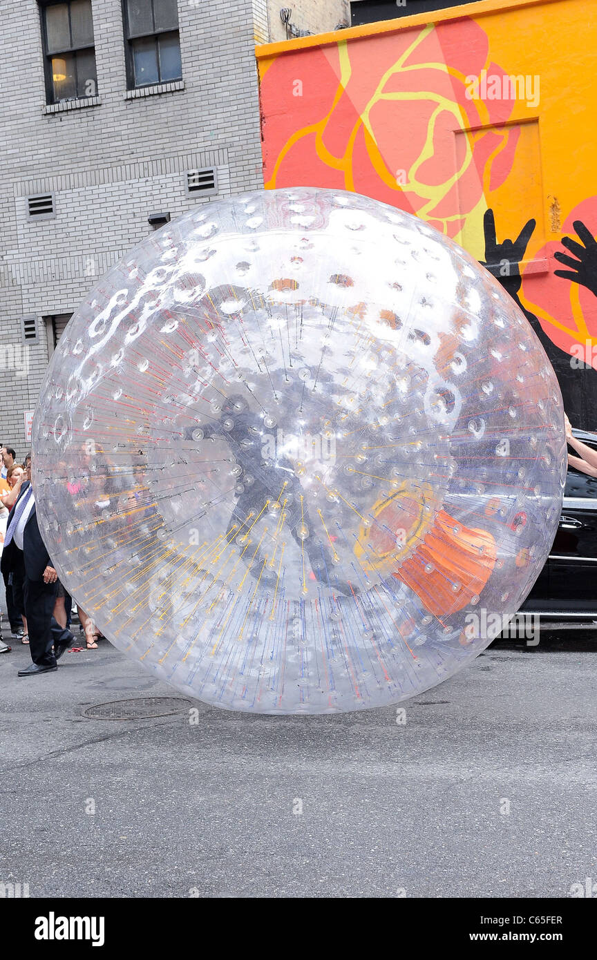 Joseph Gordon-Levitt, enters the OGO (Outdoor Gravity Orb) on the 'Late ...