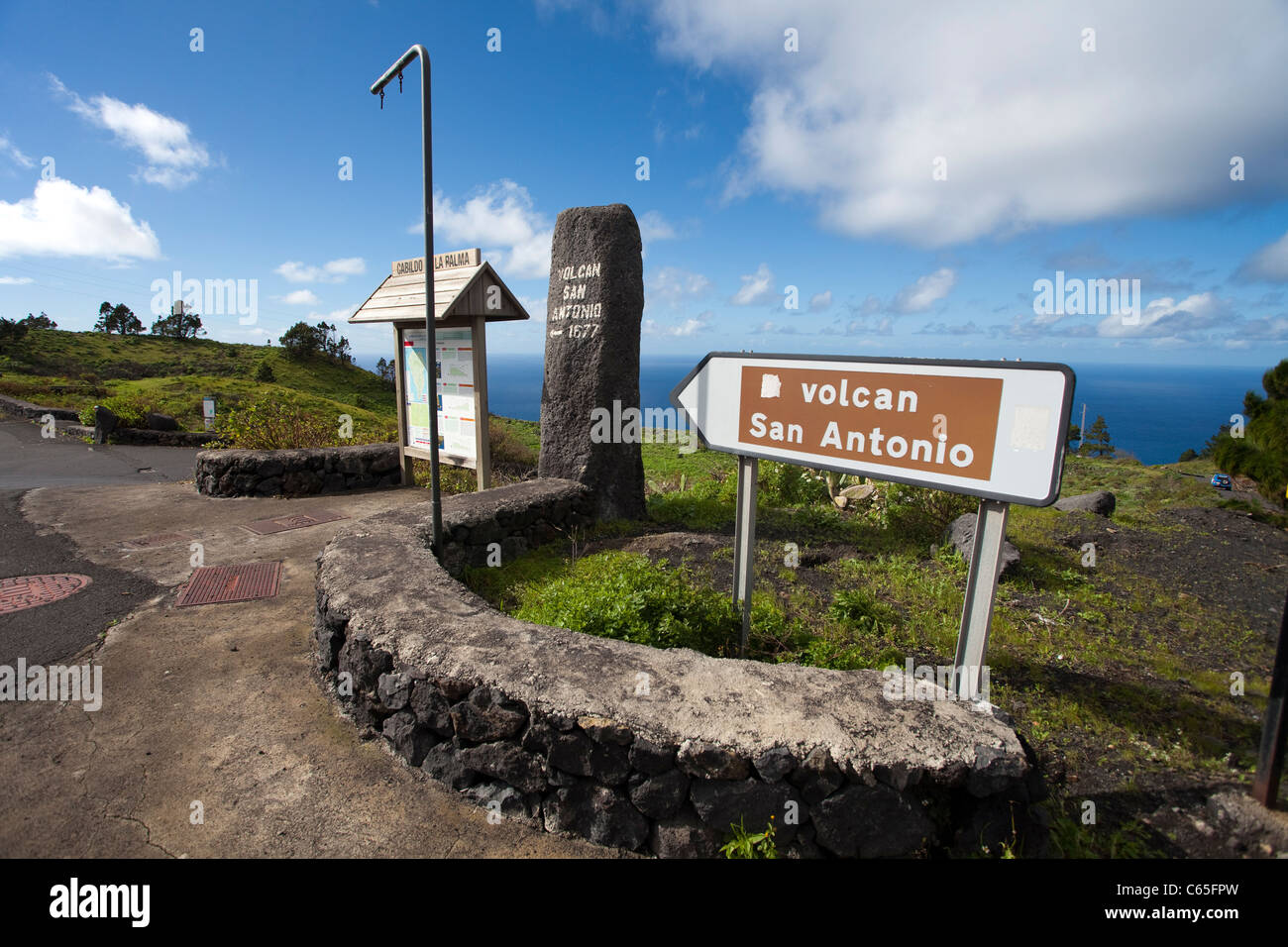 Volcano visitor center hi-res stock photography and images - Alamy