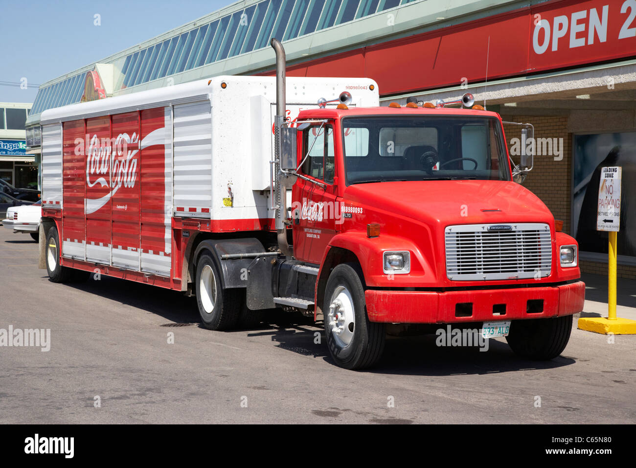 Delivery truck of coca cola hi-res stock photography and images - Alamy