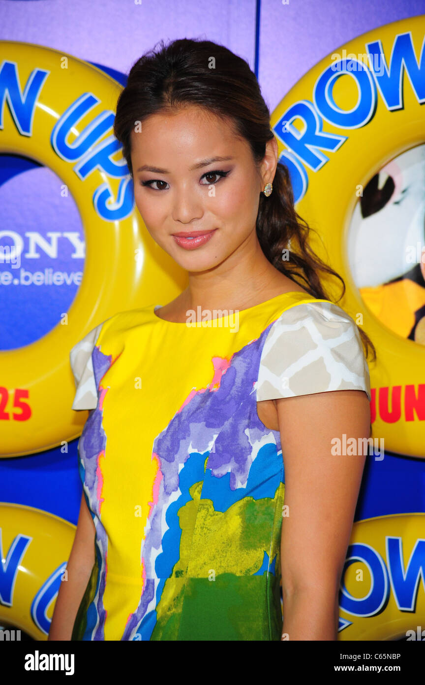 Jamie chung arrivals grown ups hi-res stock photography and images - Alamy