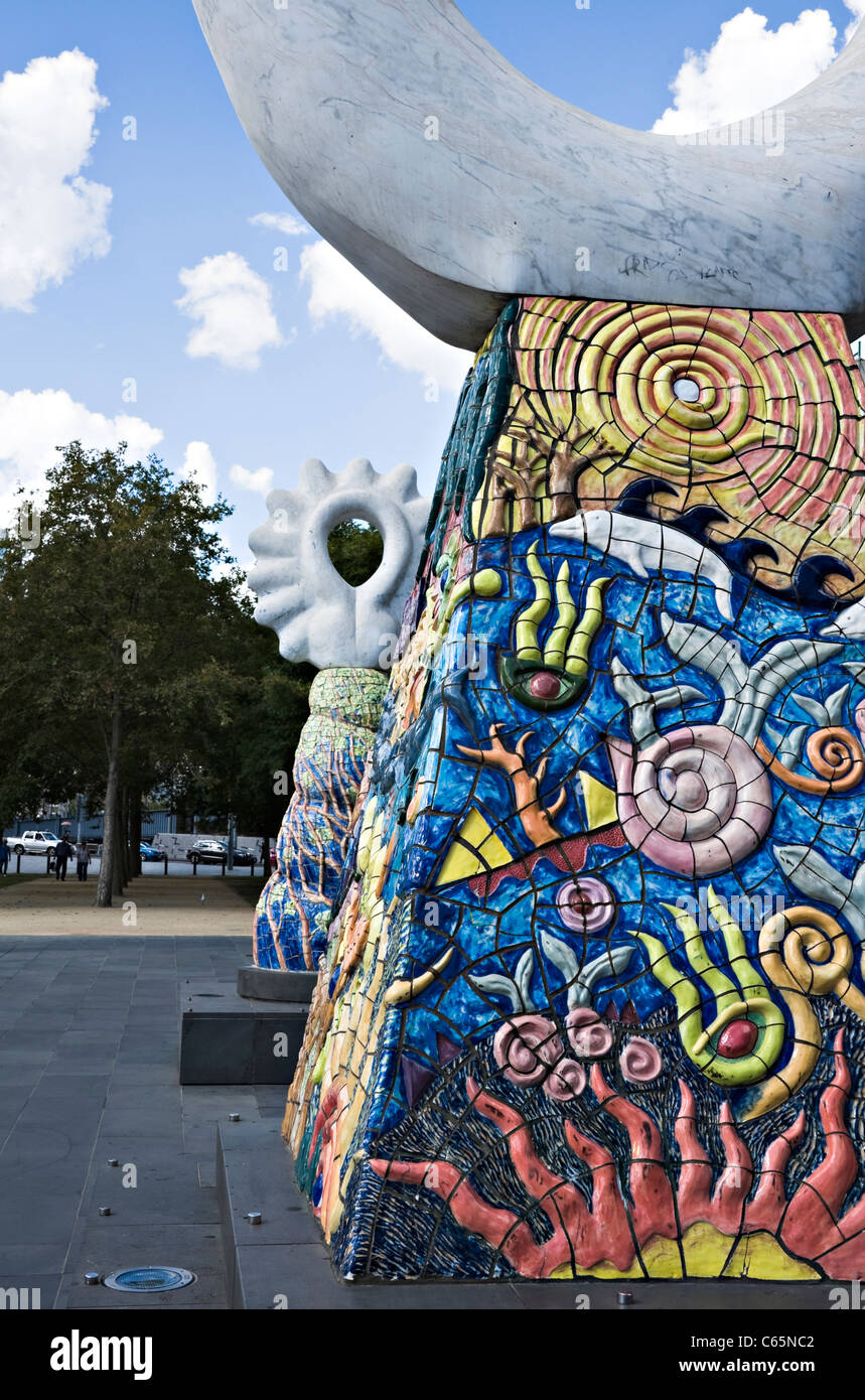 The Beautiful Sculptures The Guardians by Simon Rigg on Yarra Promenade ...