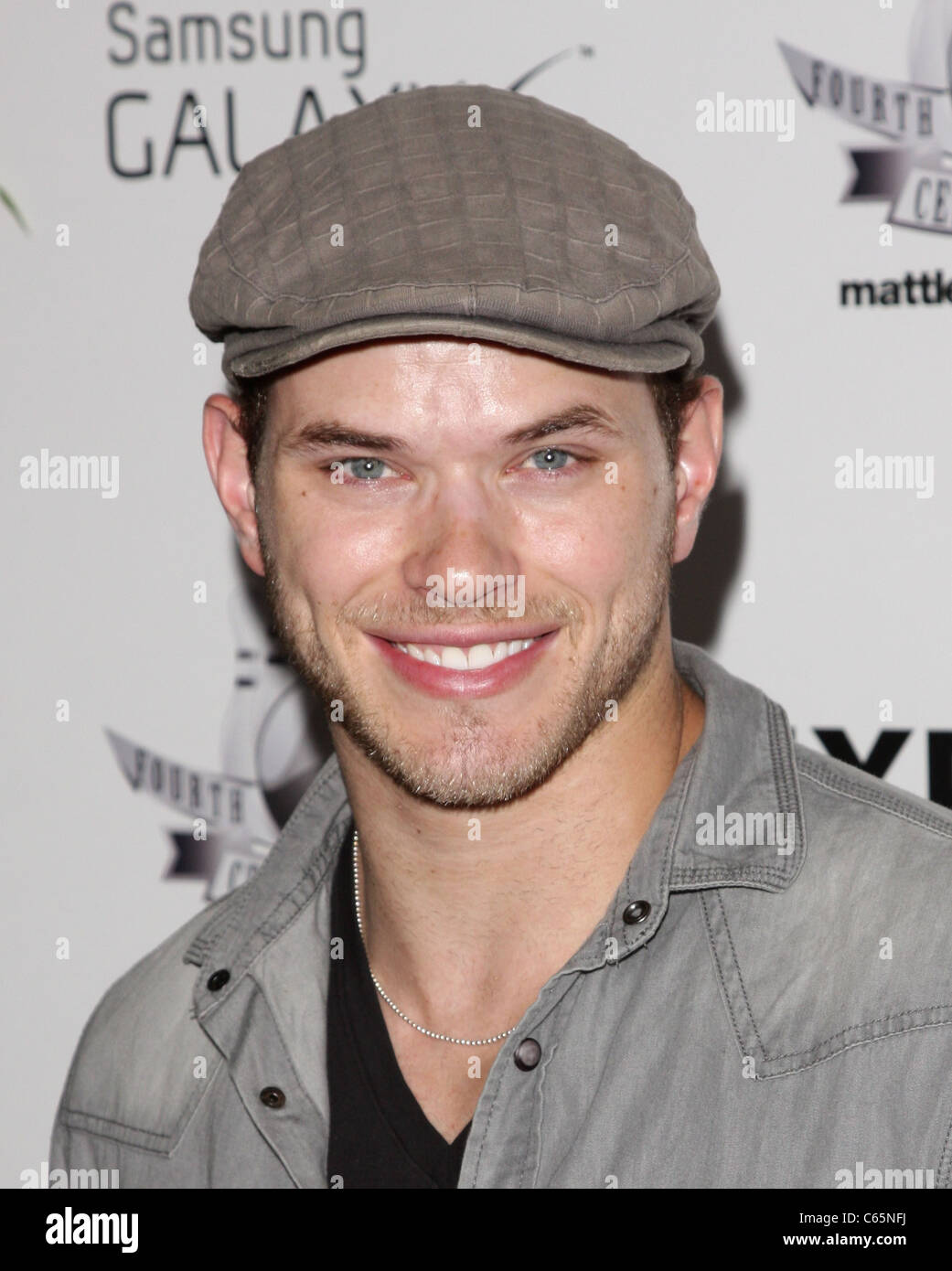 Head shot celebrity smiling cap hi-res stock photography and images - Alamy