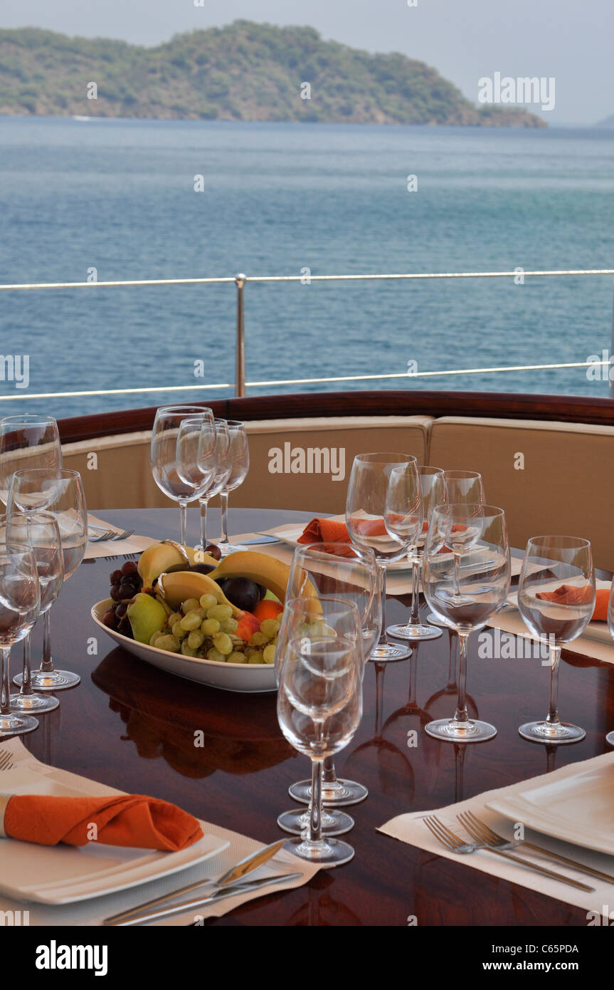 dinner table the deck of luxury sailboat Stock Photo - Alamy