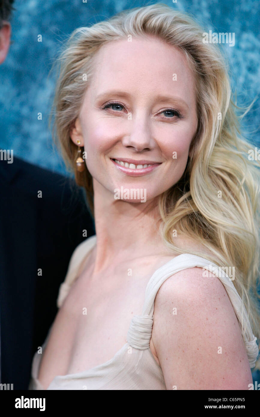 Anne Heche at arrivals for HUNG Season Two Premiere, The Paramount ...